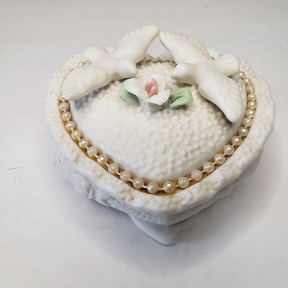 not sure | Art | Vintage Porcelain Heartshaped Trinket Box 47 | Poshmark